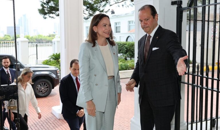 Machado se reúne en Panamá con el presidente Mulino - La Verdad